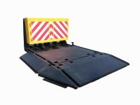 China 3480×2700×1300mm 1800KG Security Wedge Barrier with Collapsible Design for Construction Zone Protection for sale