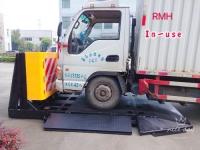 China 3480×2700×1300mm 1800KG Security Wedge Barrier with Collapsible Design for Construction Zone Protection for sale