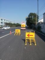 China Foldable RAL1003 Anti-Ram Vehicle Barrier with 135° Aluminum Profile & 5-Year Color Guarantee for Road Safety Zones for sale