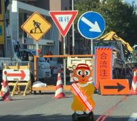 China Rotating Aluminum LED Road Sign 535×479×1122mm with LED Lighting and 12kg Portable Design for sale