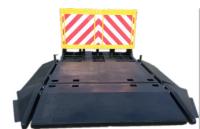 China Stainless Steel Detachable Highway Crash Attenuator - 1.8T Weight with Aluminum Alloy Impact Absorption System for sale