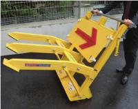 China 25kg RAL1023 Portable Vehicle Barricade - Foldable Aluminum Traffic Control with 40KM/H & 60KM/H Impact Ratings for sale