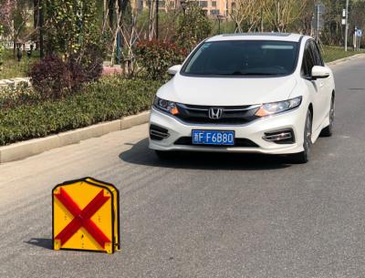 China Waterproof LED Arrow Board with 3500mm Retractable Light Strip and A5052 Aluminum Alloy Construction for sale