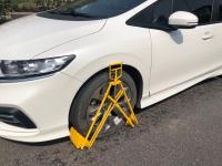 China Handheld Antiskid Parking Space Blocker with 6mm Rubber Thickness and 2.5KG Aluminum Alloy Construction for sale