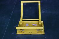 China Modular Yellow Mobile Crash Barrier with Aluminum Profile and Rubber Base for Vehicle Security Control for sale