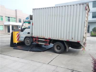 China Honeycomb Aluminum Road Traffic Barrier Interceptor 1800KG Heavy Duty for sale