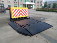 China Honeycomb Aluminum Road Traffic Barrier Interceptor 1800KG Heavy Duty for sale