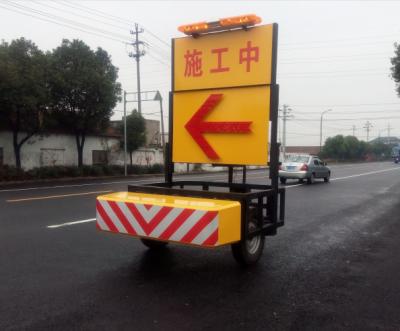 China Buzzer Aluminum Traction Mobile Vehicle Barrier with Impact Absorption - Custom Sizes Available for Road Maintenance Safety for sale