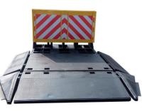 China Honeycomb Aluminum Detachable Mobile Vehicle Barrier 1800KG Heavy Duty for sale