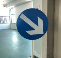 China 8 Directions Adjustable Reflective Traffic Signs 1-2 Meters Height for sale