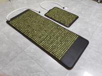 China Update PU Leather Waterproof 1423pcs Jade Stones Ice Mat with One Chiller for sale