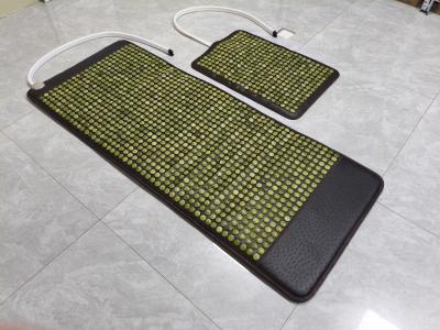 China Update PU Leather Waterproof 1423pcs Jade Stones Ice Mat with One Chiller for sale