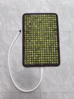 China Update PU Leather Waterproof 1423pcs Jade Stones Ice Mat with One Chiller for sale