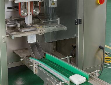 China Clean Salt Packaging Machine with Inline Verification & Metal Detection for Small Retail Pouches - Vertical Form Fill Seal System for sale