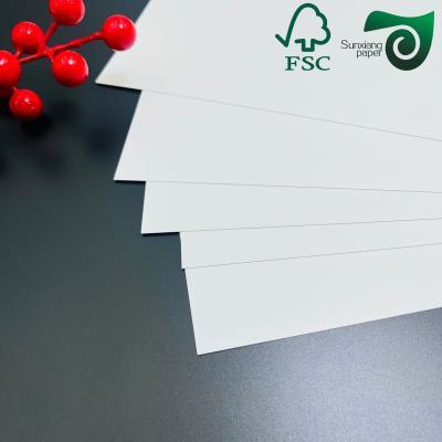 China 300 Gsm 450 GSM White Card Paper High Stiffness Suitable For Hang Tag Printing for sale
