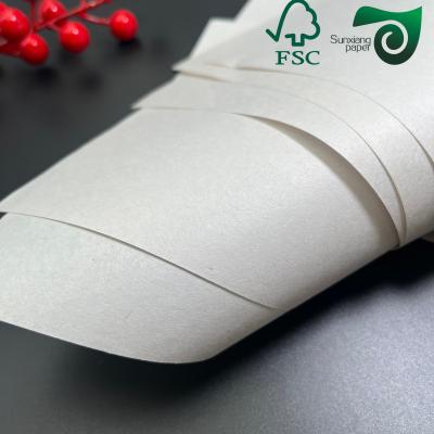 China FSC 820mm Width Lightweight Uncoated Newsprint Paper Rolls 45g 48.8g for sale