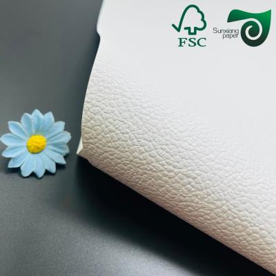 China FSC 300GSM Leather Grain Embossed White Kraft Paper Premium Material For Jewelry Artistic Packaging for sale