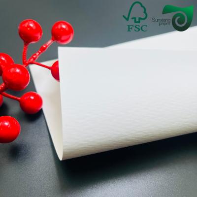 China FSC 300gsm Leather Grain Embossed White Kraft Paper Premium Paper Artistic Packaging for sale