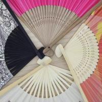 China Personalized Customized Printing Bamboo Hand Fan Clack Foldable Japanese Hand Fan for sale