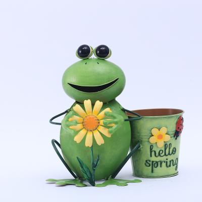 China Lightweight Metal Frog Garden Ornament Bucket - Weatherproof Outdoor Decor in Various Sizes and Colors for sale