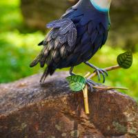 China Blue Toucan Metal Garden Ornament - Handmade Iron Decoration with Rust-Resistant Finish and Custom Sizes for sale