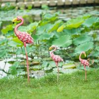 China Outdoor Metal Pink Flamingo Lawn Ornaments - Various Sizes, Weatherproof Garden Decor with 100pcs Minimum Order for sale