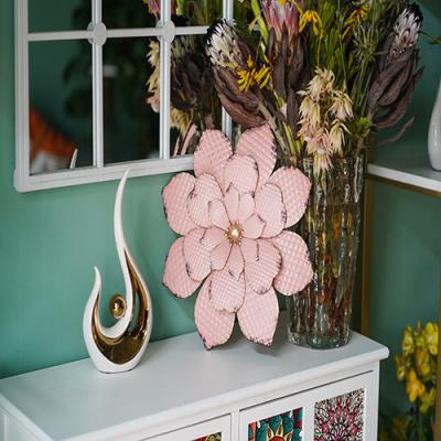 China Custom Metal Flower Wall Hanging Ornaments - Modern Creative Decor with 1000 pcs MOQ and 60-80 Day Delivery for sale