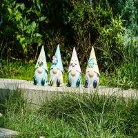 China Metal Garden Gnome Ornaments Outdoor Decor Small Flower Gnome for sale