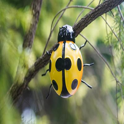 China Backyard Metal Ladybug Decor Outdoor Garden Ladybird Ornaments for sale