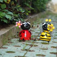 China Space At Cartoon Bee Garden Ornaments - Metal Animal Accents in Small & Medium Sizes with Weatherproof Design for sale