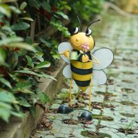 China Small Metal Yard Ornaments Recyclable Lifelike Bee Metal Art With Glass Wings for sale