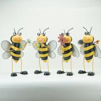 China Small Metal Yard Ornaments Recyclable Lifelike Bee Metal Art With Glass Wings for sale