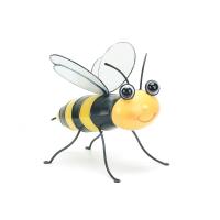 China Outdoor Metal Yard Ornaments Textured Lifelike Bee Metal Decor With Glass Wings for sale