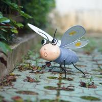China Colourful Metal Bee Garden Ornaments Multiple Metal Bee Yard Art Customized for sale