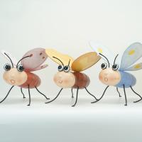 China Colourful Metal Bee Garden Ornaments Multiple Metal Bee Yard Art Customized for sale