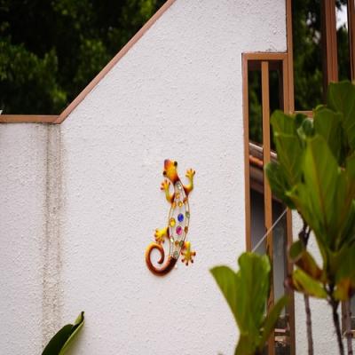 China Metal Hanging Animal Garden Ornaments - Turtle, Bee, Bird, Gecko Designs with 100 Piece MOQ and Waterproof Outdoor Durability for sale