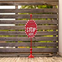 China Space At Metal Santa Stop Here Signs - Customizable Outdoor Christmas Decor with 100pcs MOQ and 60-80 Day Delivery for sale