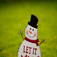 China Handmade Metal Outdoor Snowman Ornaments Stakes - Custom Sizes & Colors for Christmas Garden Decoration for sale