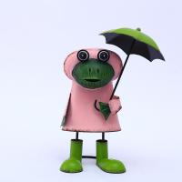 China Durable Metal Garden Ornaments - Weatherproof Frogs in Raincoat Design, Customizable Sizes 100pcs MOQ for sale