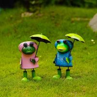 China Durable Metal Garden Ornaments - Weatherproof Frogs in Raincoat Design, Customizable Sizes 100pcs MOQ for sale