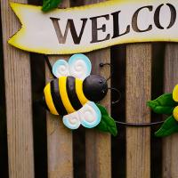 China Custom Metal Wall Hanging Ornaments with Bee Pattern - Handmade Welcome Slogan Decor in Multiple Colors, 100pc MOQ for sale