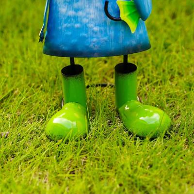 China Metal Garden Ornaments Animal Figurines - Weatherproof Frog Holding Umbrella Decor, Custom Sizes Available, Minimum Order 100 Pieces for sale