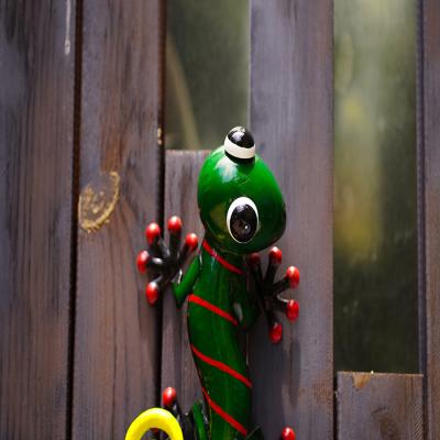 China Colorful Outdoor Metal Lizard Wall Art - Weatherproof Iron Gecko Decor in Small & Medium Sizes for sale