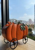 China Reusable Metal Pumpkin Carriage Harvest Decorations - Waterproof Outdoor Autumn Festival Ornaments in Small, Medium, Large Sizes for sale