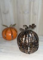 China Metal Harvest Festival Decorations - Small to Large Sizes, Waterproof Pumpkin & Leaf Ornaments for Autumn Events for sale