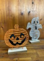 China Space At Halloween Metal Ornaments - Ghost & Pumpkin Garden Decor in Small/Medium Sizes with 100pcs MOQ for sale