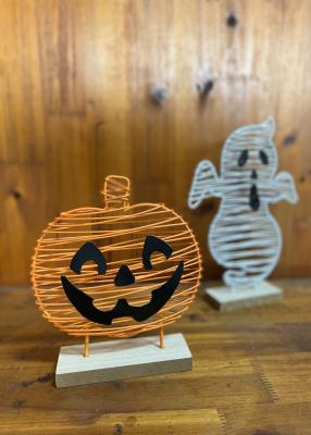 China Space At Halloween Metal Ornaments - Ghost & Pumpkin Garden Decor in Small/Medium Sizes with 100pcs MOQ for sale