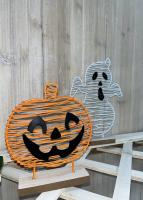 China Space At Halloween Metal Ornaments - Ghost & Pumpkin Garden Decor in Small/Medium Sizes with 100pcs MOQ for sale
