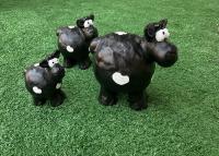 China Handmade Ceramic Pottery Sheep Garden Ornaments - Custom Sizes, 500 MOQ, Black & White Colors for sale