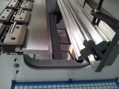 China ESTUN E200 Controler CNC Folder Bender For Large Scale Production 2600mm Distance Between Columns for sale